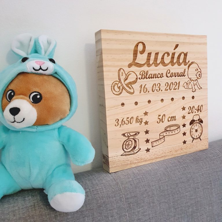 Natalicio bebé grabado en madera - fffdesign